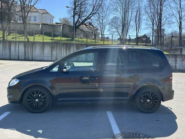 Melns Volkswagen Touran 2008 Telšiai, ar dzinēja tilpumu 2.00 L un nobraukumu 287 tūkst. km par 2500 €, foto 8 vietnē AUTOMOTO.COM.LV