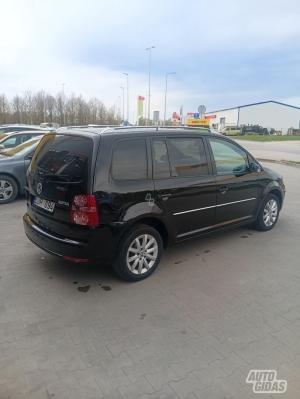 Black Volkswagen Touran 2008 in Vilnius, with an engine capacity of 2.00 L and mileage of 343 thousand km for 2800 €, photo 6 on AUTOMOTO.COM.LV