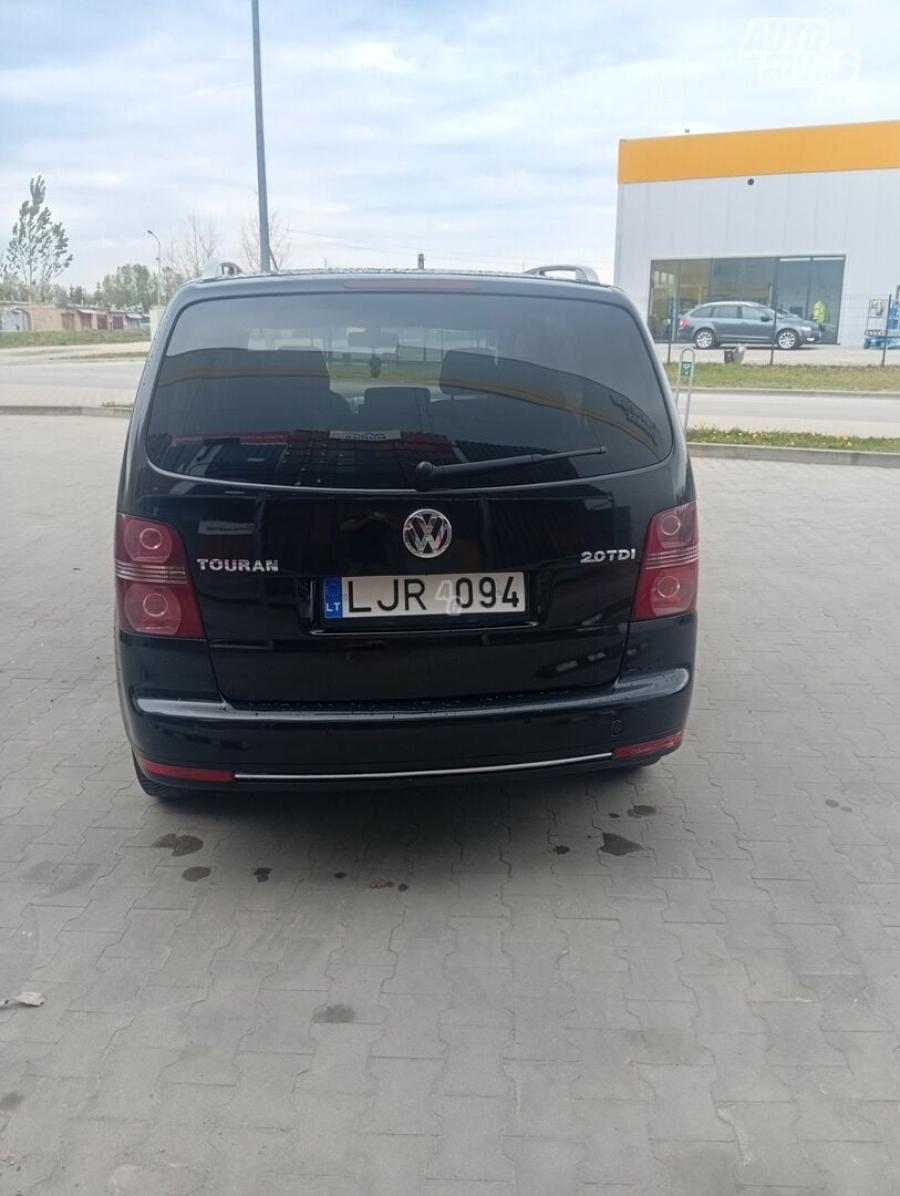 Black Volkswagen Touran 2008 in Vilnius, with an engine capacity of 2.00 L and mileage of 343 thousand km for 2800 €, photo 7 on AUTOMOTO.COM.LV