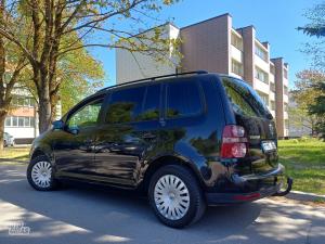 Melns Volkswagen Touran 2008 Kauņa, ar dzinēja tilpumu 1.90 L un nobraukumu 298 tūkst. km par 2850 €, foto  vietnē AUTOMOTO.COM.LV