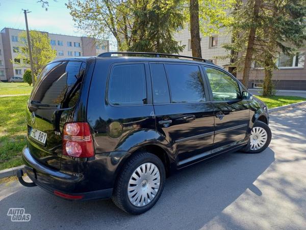 Melns Volkswagen Touran 2008 Kauņa, ar dzinēja tilpumu 1.90 L un nobraukumu 298 tūkst. km par 2850 €, foto 5 vietnē AUTOMOTO.COM.LV