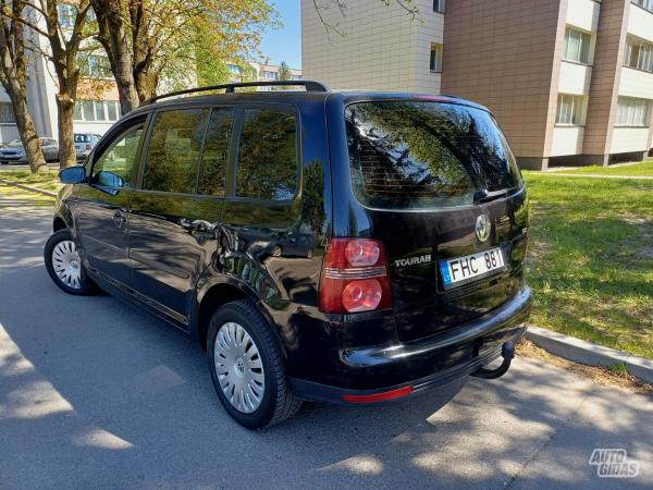 Melns Volkswagen Touran 2008 Kauņa, ar dzinēja tilpumu 1.90 L un nobraukumu 298 tūkst. km par 2850 €, foto 10 vietnē AUTOMOTO.COM.LV