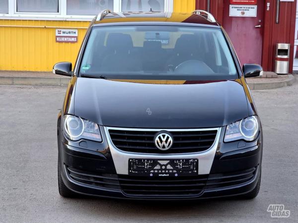Black Volkswagen Touran 2008 in Vilnius, with an engine capacity of 2.00 L and mileage of 282 thousand km for 3400 €, photo 2 on AUTOMOTO.COM.LV