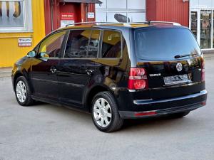 Black Volkswagen Touran 2008 in Vilnius, with an engine capacity of 2.00 L and mileage of 282 thousand km for 3400 €, photo 6 on AUTOMOTO.COM.LV