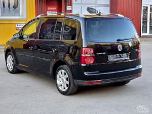 Black Volkswagen Touran 2008 in Vilnius, with an engine capacity of 2.00 L and mileage of 282 thousand km for 3400 €, photo 7 on AUTOMOTO.COM.LV