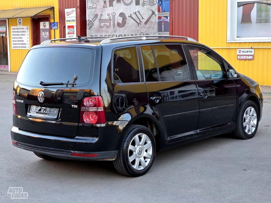 Black Volkswagen Touran 2008 in Vilnius, with an engine capacity of 2.00 L and mileage of 282 thousand km for 3400 €, photo 9 on AUTOMOTO.COM.LV