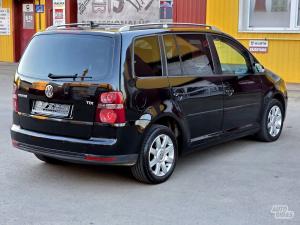 Black Volkswagen Touran 2008 in Vilnius, with an engine capacity of 2.00 L and mileage of 282 thousand km for 3400 €, photo 10 on AUTOMOTO.COM.LV
