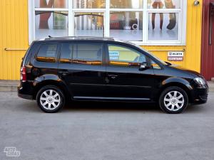 Black Volkswagen Touran 2008 in Vilnius, with an engine capacity of 2.00 L and mileage of 282 thousand km for 3400 €, photo 12 on AUTOMOTO.COM.LV