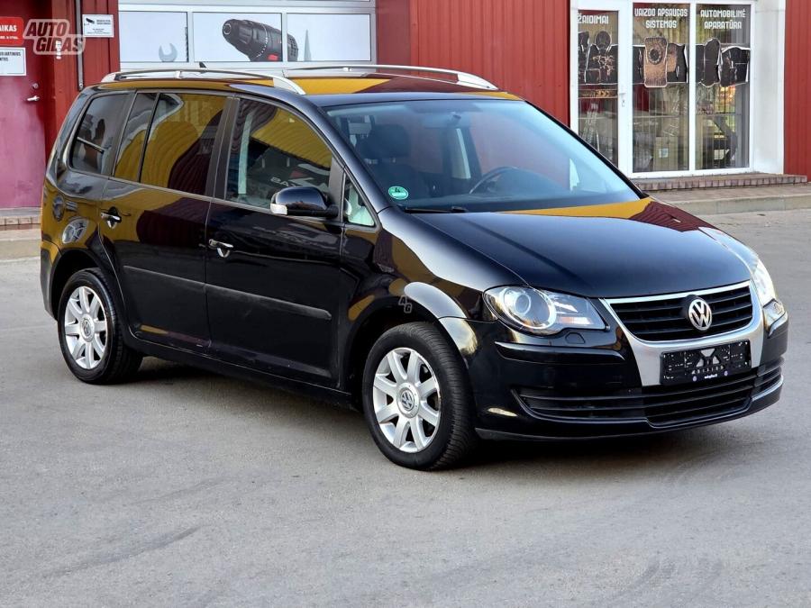 Black Volkswagen Touran 2008 in Vilnius, with an engine capacity of 2.00 L and mileage of 282 thousand km for 3400 €, photo 13 on AUTOMOTO.COM.LV