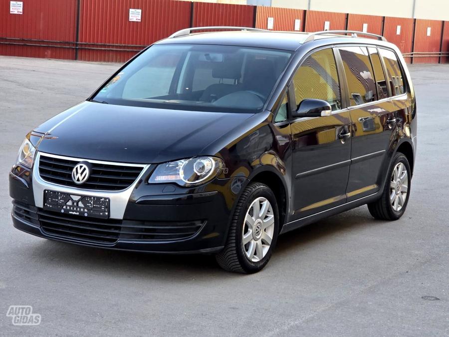 Black Volkswagen Touran 2008 in Vilnius, with an engine capacity of 2.00 L and mileage of 282 thousand km for 3400 €, photo 16 on AUTOMOTO.COM.LV