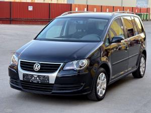 Black Volkswagen Touran 2008 in Vilnius, with an engine capacity of 2.00 L and mileage of 282 thousand km for 3400 €, photo 17 on AUTOMOTO.COM.LV