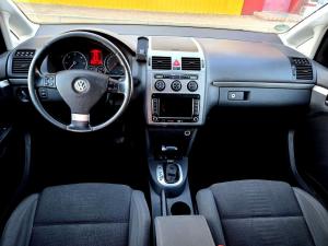 Black Volkswagen Touran 2008 in Vilnius, with an engine capacity of 2.00 L and mileage of 282 thousand km for 3400 €, photo 18 on AUTOMOTO.COM.LV
