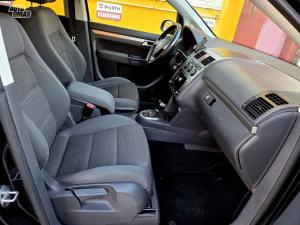 Black Volkswagen Touran 2008 in Vilnius, with an engine capacity of 2.00 L and mileage of 282 thousand km for 3400 €, photo 21 on AUTOMOTO.COM.LV