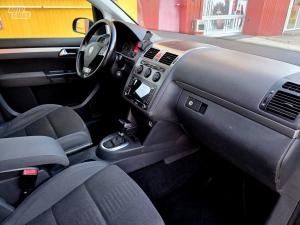 Black Volkswagen Touran 2008 in Vilnius, with an engine capacity of 2.00 L and mileage of 282 thousand km for 3400 €, photo 24 on AUTOMOTO.COM.LV