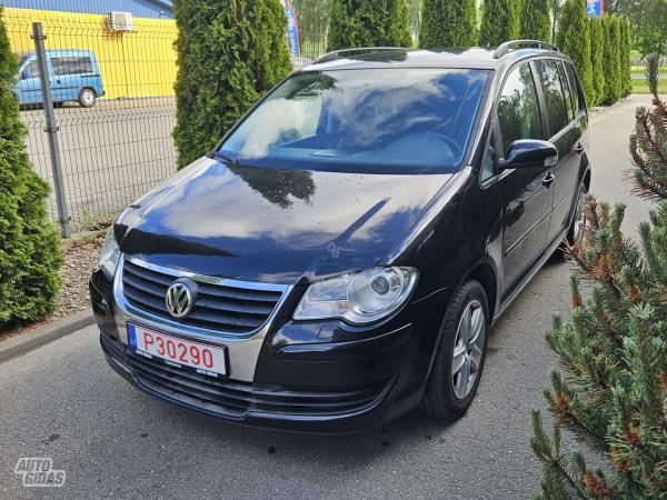 Black Volkswagen Touran 2008 in Kluonaliai, with an engine capacity of 2.00 L and mileage of 300 thousand km for 3399 €, photo 2 on AUTOMOTO.COM.LV
