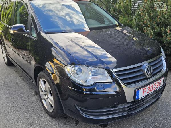 Black Volkswagen Touran 2008 in Kluonaliai, with an engine capacity of 2.00 L and mileage of 300 thousand km for 3399 €, photo 3 on AUTOMOTO.COM.LV
