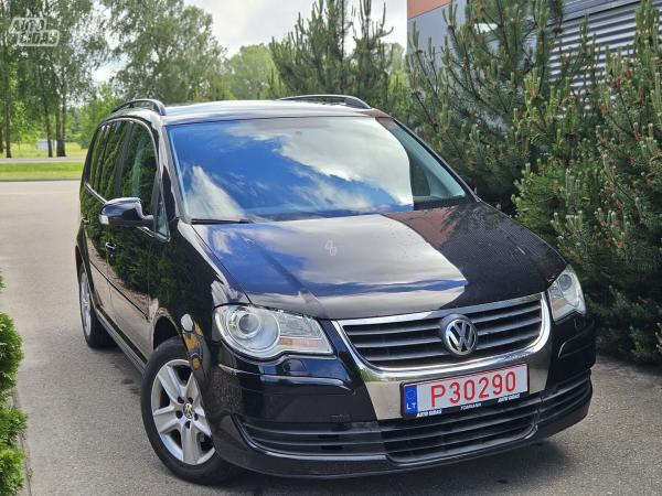 Black Volkswagen Touran 2008 in Kluonaliai, with an engine capacity of 2.00 L and mileage of 300 thousand km for 3399 €, photo 4 on AUTOMOTO.COM.LV