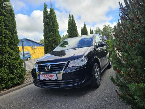 Black Volkswagen Touran 2008 in Kluonaliai, with an engine capacity of 2.00 L and mileage of 300 thousand km for 3399 €, photo 5 on AUTOMOTO.COM.LV