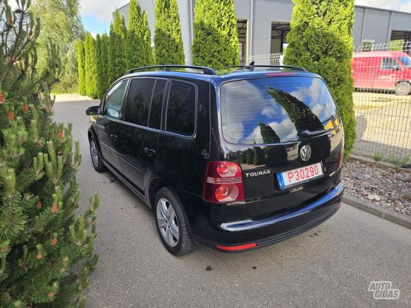 Black Volkswagen Touran 2008 in Kluonaliai, with an engine capacity of 2.00 L and mileage of 300 thousand km for 3399 €, photo 9 on AUTOMOTO.COM.LV