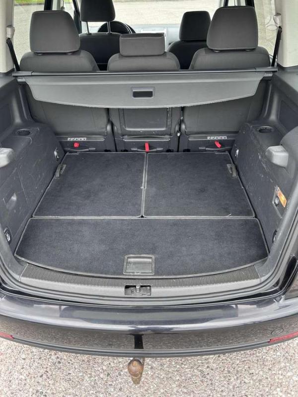 Melns Volkswagen Touran 2008 Šakiai, ar dzinēja tilpumu 1.90 L un nobraukumu 280 tūkst. km par 3800 €, foto 7 vietnē AUTOMOTO.COM.LV