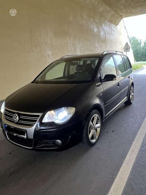 Melns Volkswagen Touran 2008 Marijampole, ar dzinēja tilpumu 2.00 L un nobraukumu 344 tūkst. km par 2400 €, foto 3 vietnē AUTOMOTO.COM.LV