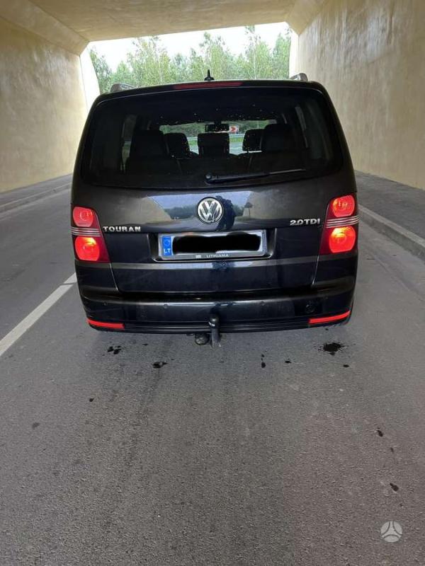 Melns Volkswagen Touran 2008 Marijampole, ar dzinēja tilpumu 2.00 L un nobraukumu 344 tūkst. km par 2400 €, foto 9 vietnē AUTOMOTO.COM.LV