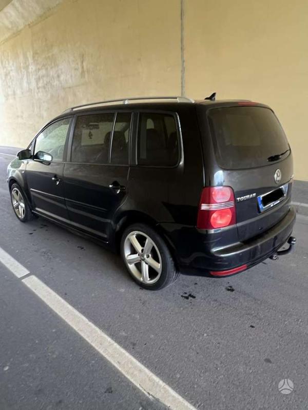 Melns Volkswagen Touran 2008 Marijampole, ar dzinēja tilpumu 2.00 L un nobraukumu 344 tūkst. km par 2400 €, foto 10 vietnē AUTOMOTO.COM.LV
