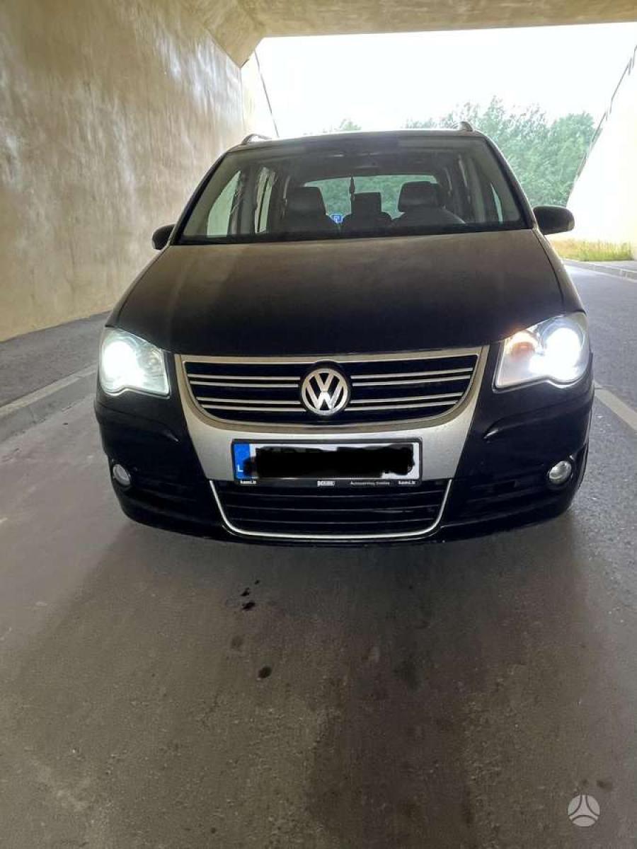 Black Volkswagen Touran 2008 in Marijampole, with an engine capacity of 2.00 L and mileage of 344 thousand km for 2400 €, photo 6 on AUTOMOTO.COM.LV