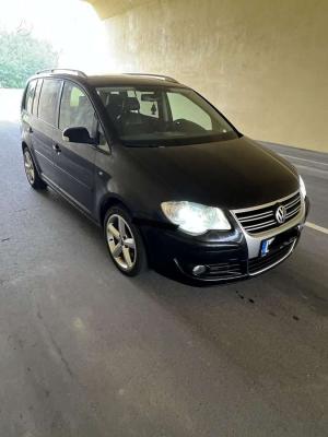 Black Volkswagen Touran 2008 in Marijampole, with an engine capacity of 2.00 L and mileage of 344 thousand km for 2400 €, photo 8 on AUTOMOTO.COM.LV