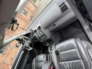 Black Volkswagen Touran 2008 in Marijampole, with an engine capacity of 2.00 L and mileage of 344 thousand km for 2400 €, photo 13 on AUTOMOTO.COM.LV
