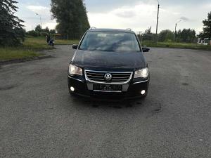 Black Volkswagen Touran 2008 in Ukmerge, with an engine capacity of 1.97 L and mileage of 287 thousand km for 3650 €, photo  on AUTOMOTO.COM.LV