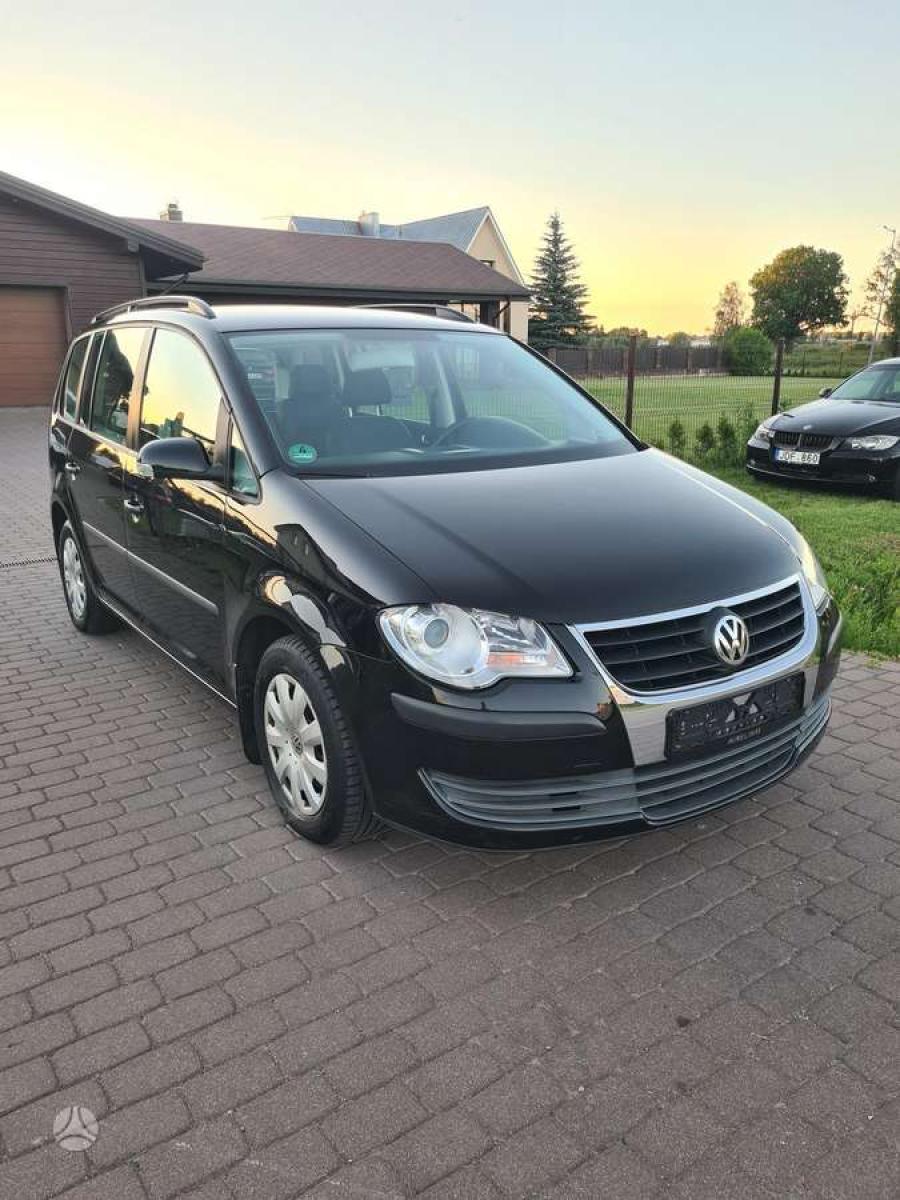 Melns Volkswagen Touran 2008 Kaišiadorys, ar dzinēja tilpumu 1.90 L un nobraukumu 266 tūkst. km par 2999 €, foto 1 vietnē AUTOMOTO.COM.LV