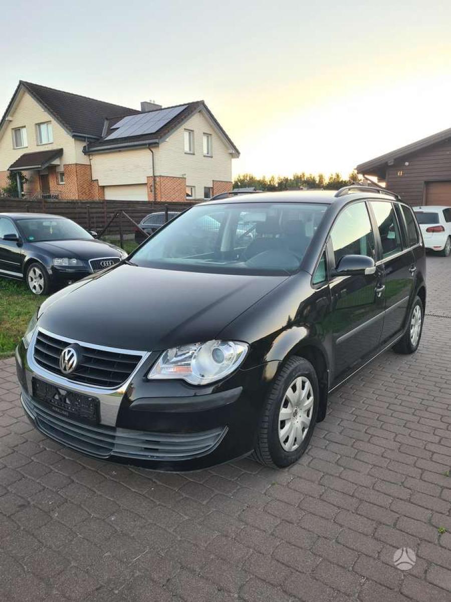 Melns Volkswagen Touran 2008 Kaišiadorys, ar dzinēja tilpumu 1.90 L un nobraukumu 266 tūkst. km par 2999 €, foto 4 vietnē AUTOMOTO.COM.LV