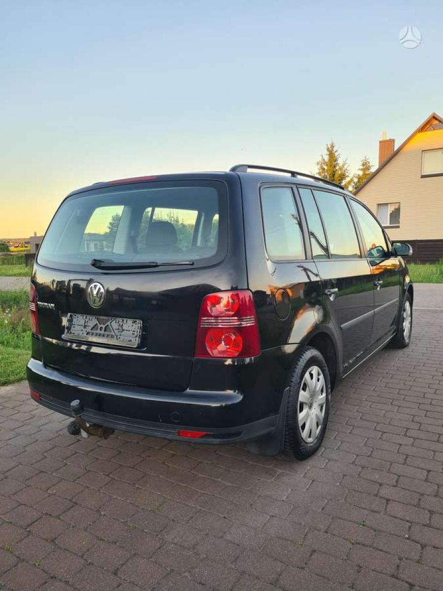 Melns Volkswagen Touran 2008 Kaišiadorys, ar dzinēja tilpumu 1.90 L un nobraukumu 266 tūkst. km par 2999 €, foto 8 vietnē AUTOMOTO.COM.LV
