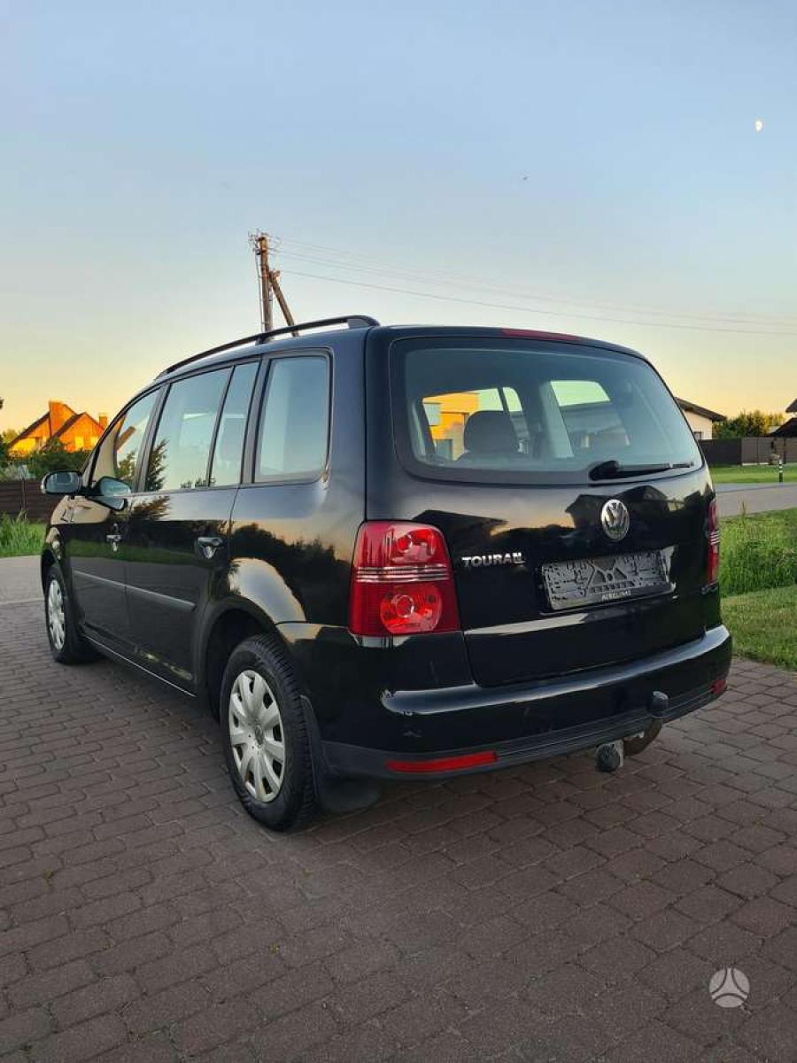 Melns Volkswagen Touran 2008 Kaišiadorys, ar dzinēja tilpumu 1.90 L un nobraukumu 266 tūkst. km par 2999 €, foto 9 vietnē AUTOMOTO.COM.LV