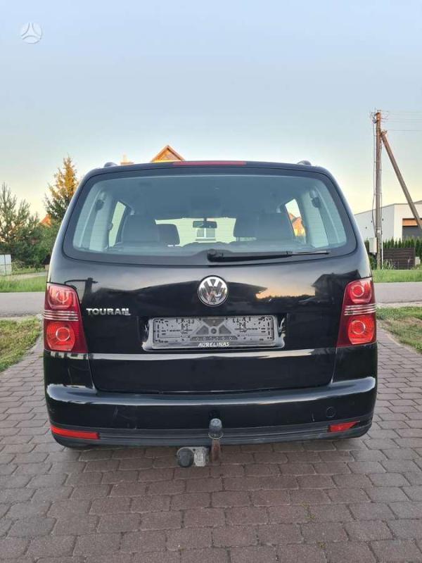 Black Volkswagen Touran 2008 in Kaisiadorys, with an engine capacity of 1.90 L and mileage of 266 thousand km for 2999 €, photo 9 on AUTOMOTO.COM.LV