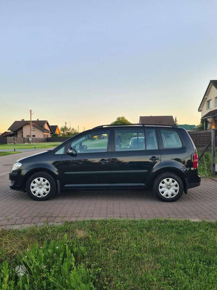 Melns Volkswagen Touran 2008 Kaišiadorys, ar dzinēja tilpumu 1.90 L un nobraukumu 266 tūkst. km par 2999 €, foto 11 vietnē AUTOMOTO.COM.LV