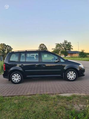 Melns Volkswagen Touran 2008 Kaišiadorys, ar dzinēja tilpumu 1.90 L un nobraukumu 266 tūkst. km par 2999 €, foto 12 vietnē AUTOMOTO.COM.LV