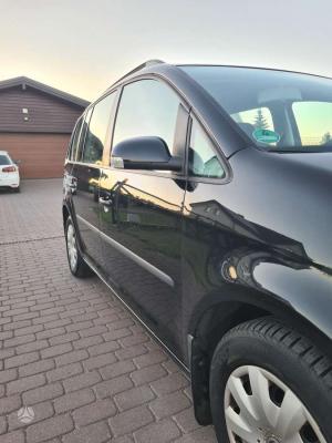 Melns Volkswagen Touran 2008 Kaišiadorys, ar dzinēja tilpumu 1.90 L un nobraukumu 266 tūkst. km par 2999 €, foto 14 vietnē AUTOMOTO.COM.LV