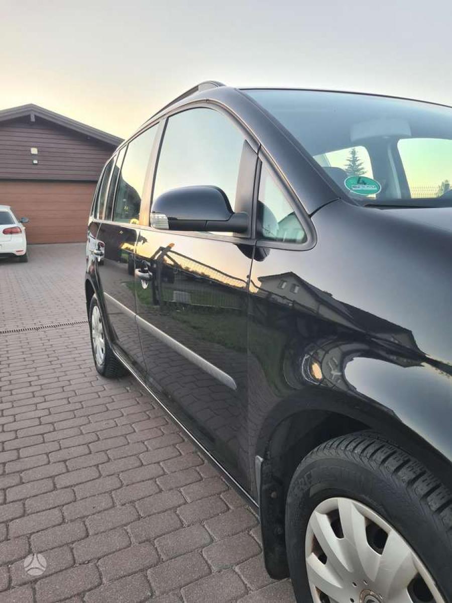 Melns Volkswagen Touran 2008 Kaišiadorys, ar dzinēja tilpumu 1.90 L un nobraukumu 266 tūkst. km par 2999 €, foto 14 vietnē AUTOMOTO.COM.LV