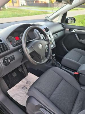 Melns Volkswagen Touran 2008 Kaišiadorys, ar dzinēja tilpumu 1.90 L un nobraukumu 266 tūkst. km par 2999 €, foto 18 vietnē AUTOMOTO.COM.LV