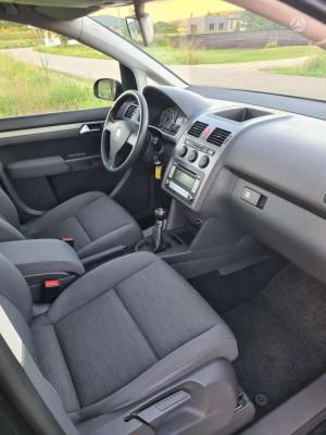 Melns Volkswagen Touran 2008 Kaišiadorys, ar dzinēja tilpumu 1.90 L un nobraukumu 266 tūkst. km par 2999 €, foto 19 vietnē AUTOMOTO.COM.LV