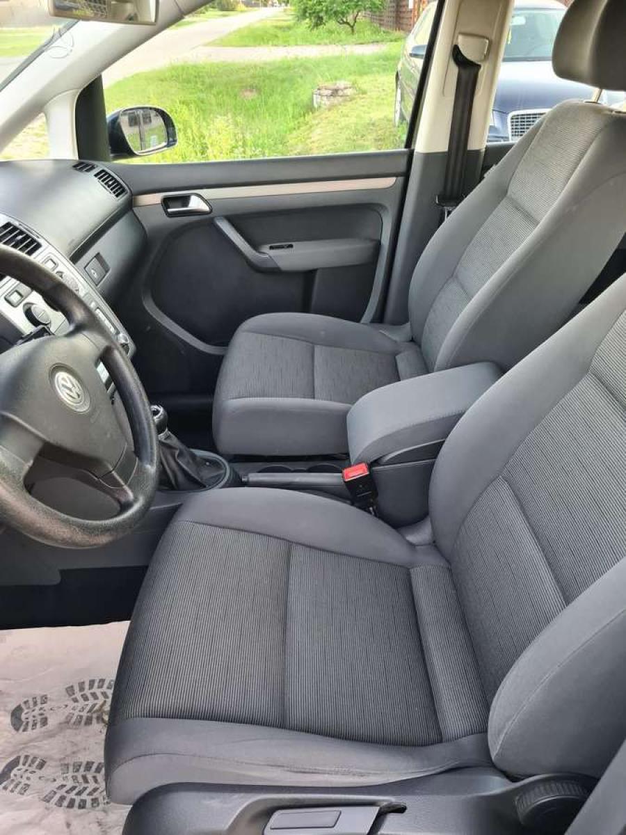 Melns Volkswagen Touran 2008 Kaišiadorys, ar dzinēja tilpumu 1.90 L un nobraukumu 266 tūkst. km par 2999 €, foto 20 vietnē AUTOMOTO.COM.LV