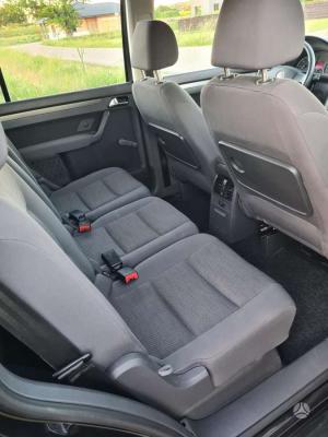 Melns Volkswagen Touran 2008 Kaišiadorys, ar dzinēja tilpumu 1.90 L un nobraukumu 266 tūkst. km par 2999 €, foto 22 vietnē AUTOMOTO.COM.LV