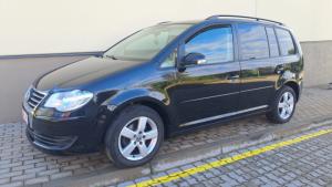 Melns Volkswagen Touran 2008 Rīga, ar dzinēja tilpumu 2.00 L un nobraukumu 312 tūkst. km par 3950 €, foto  vietnē AUTOMOTO.COM.LV
