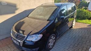 Melns Volkswagen Touran 2008 Šauļi, ar dzinēja tilpumu 1.90 L un nobraukumu 265 tūkst. km par 2600 €, foto  vietnē AUTOMOTO.COM.LV