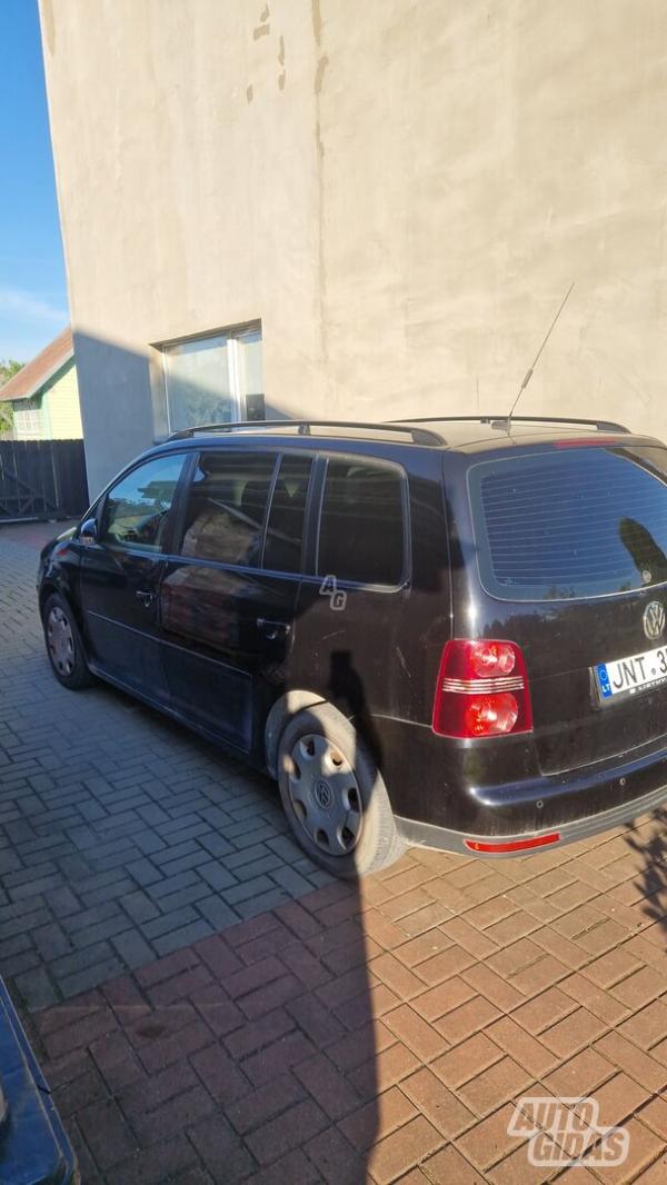 Melns Volkswagen Touran 2008 Šauļi, ar dzinēja tilpumu 1.90 L un nobraukumu 265 tūkst. km par 2600 €, foto 2 vietnē AUTOMOTO.COM.LV