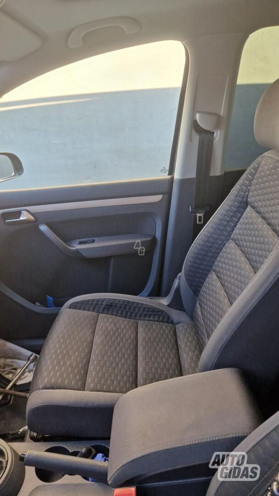 Melns Volkswagen Touran 2008 Šauļi, ar dzinēja tilpumu 1.90 L un nobraukumu 265 tūkst. km par 2600 €, foto 6 vietnē AUTOMOTO.COM.LV
