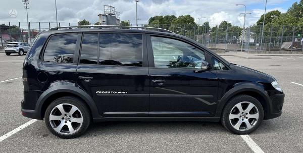 Black Volkswagen Touran 2008 in Telschi, with an engine capacity of 2.00 L and mileage of 207 thousand km for 4950 €, photo 8 on AUTOMOTO.COM.LV