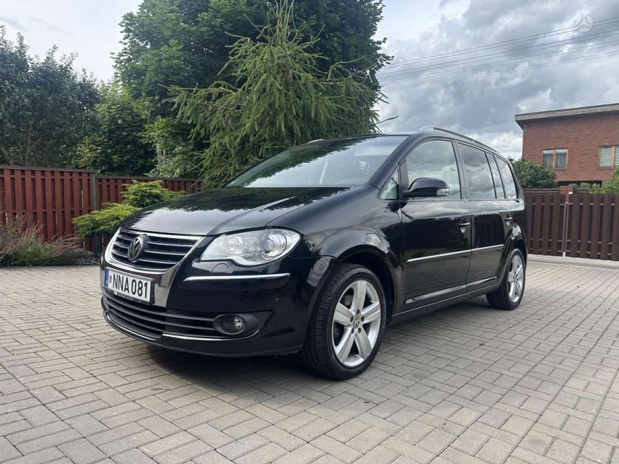 Melns Volkswagen Touran 2008 Marijampole, ar dzinēja tilpumu 1.97 L un nobraukumu 232 tūkst. km par 4900 €, foto 1 vietnē AUTOMOTO.COM.LV